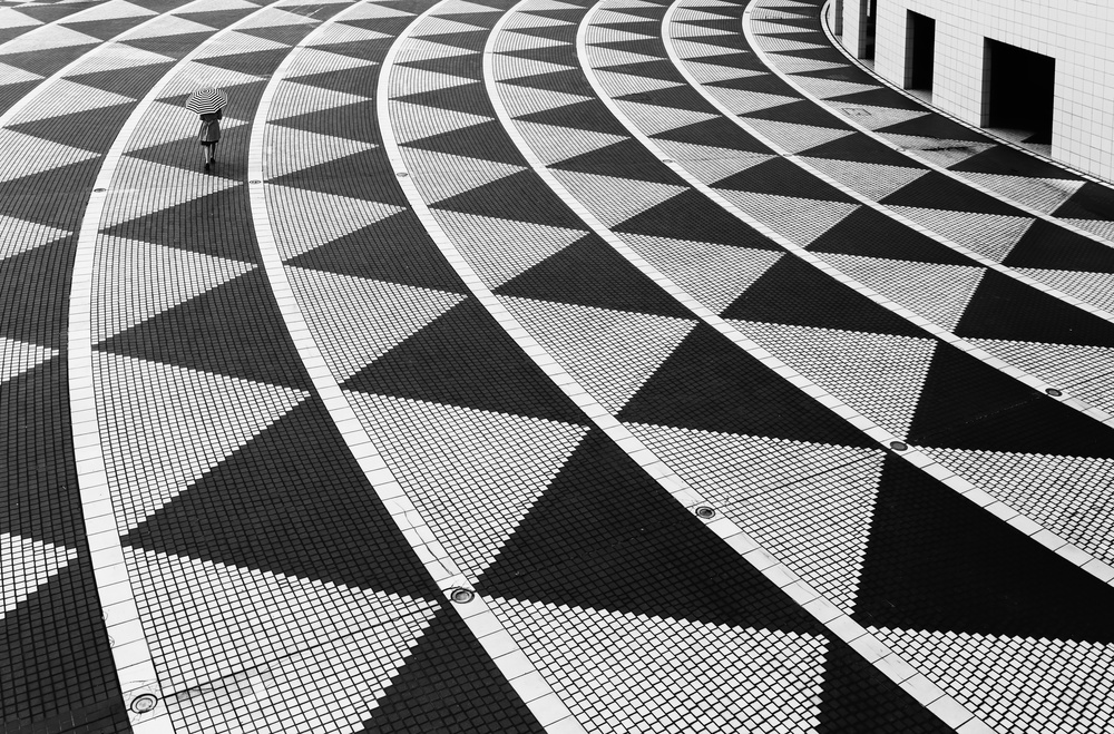 Street Photography: Shape the essence with geometry elements