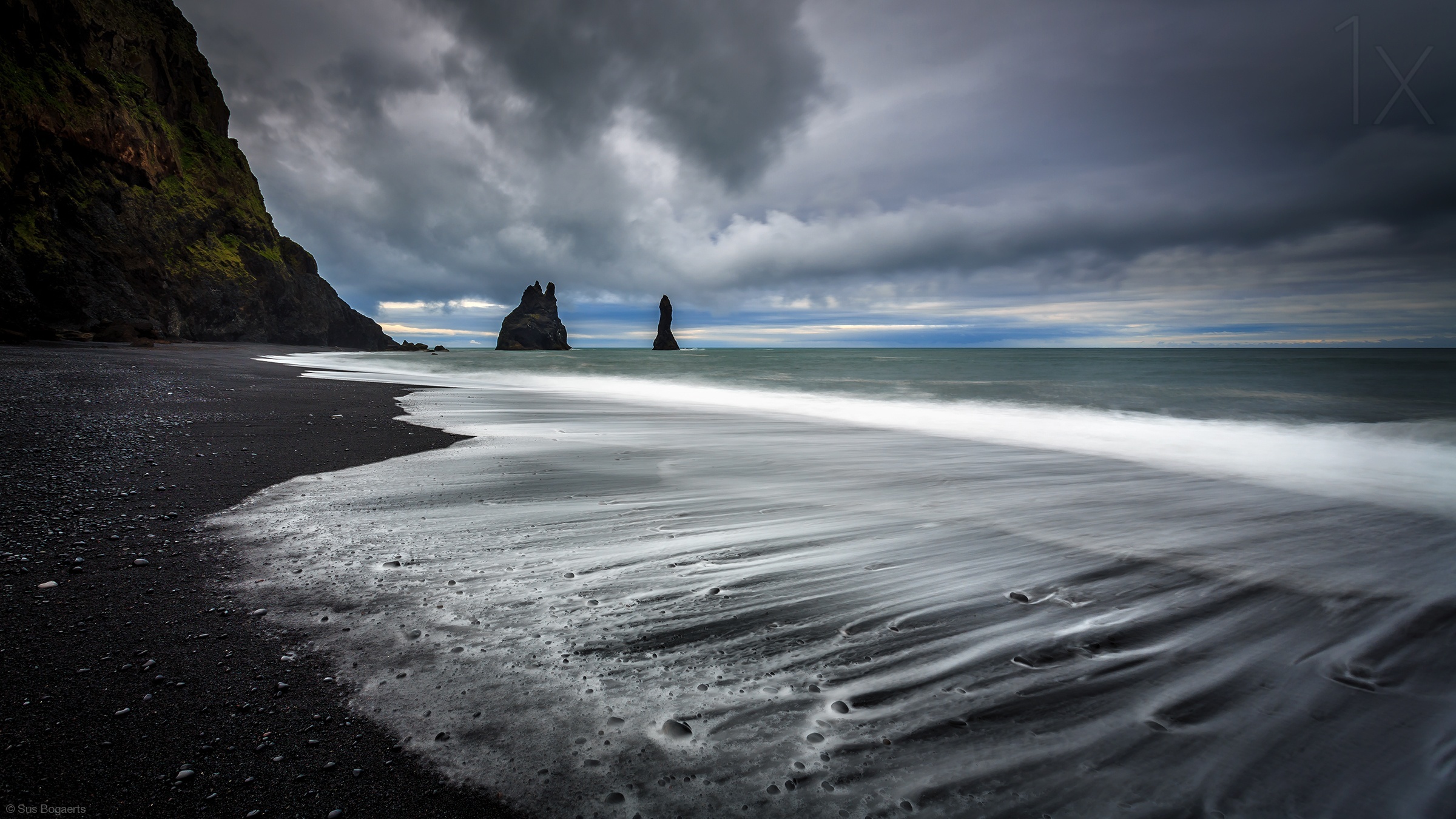 Black beach by Sus Bogaerts